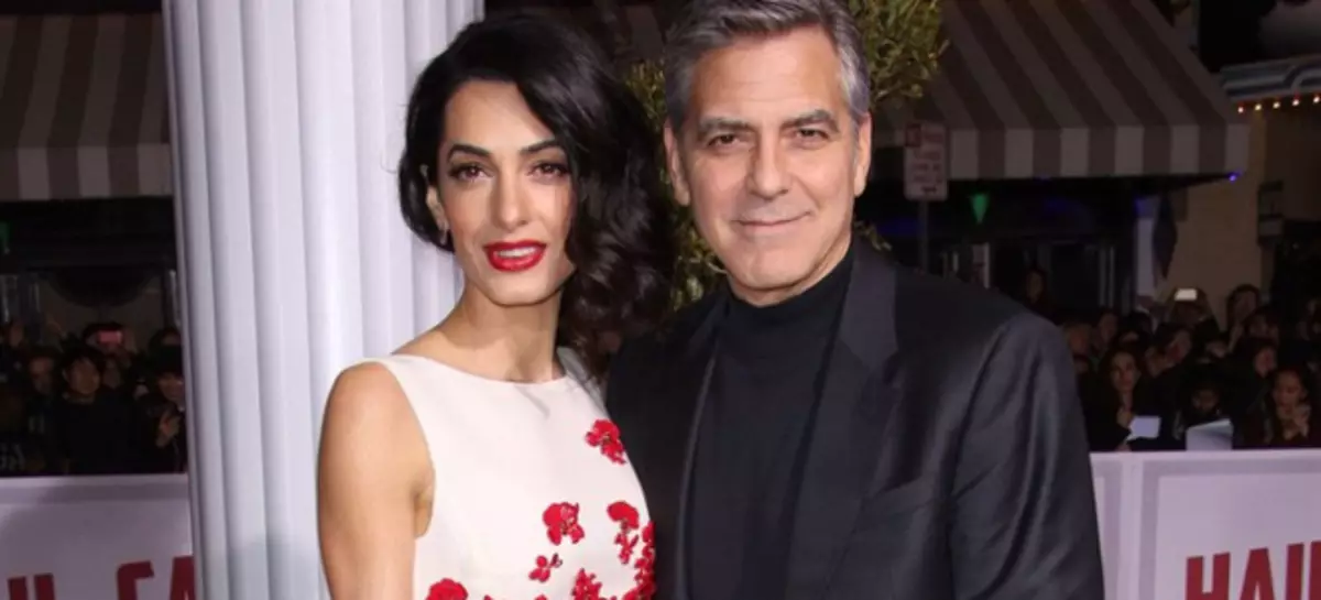 Den Coquetty Amal Clooney formørkes alt på Premiere 