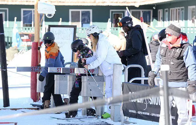 Kräften an Heiidi klum zesumme mat Kanner zu Aspen