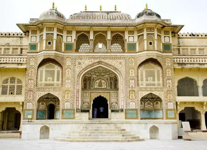 Palais sur le territoire du fort