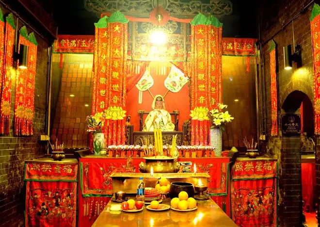Altar en el templo de Tankhau