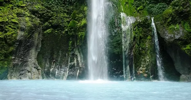 Waterfall loro warna