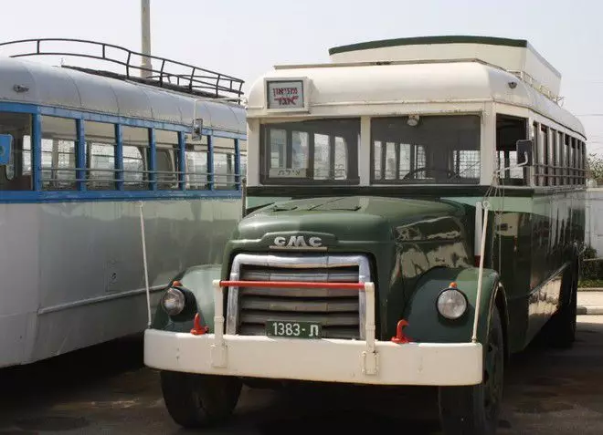 Ang museyo nagpresentar sa mga retro-modelo sa mga bus