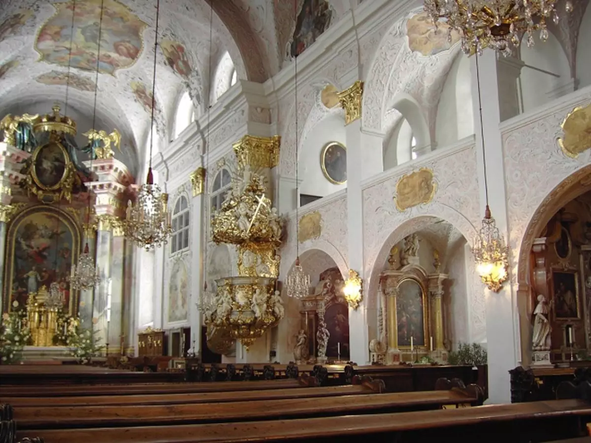 Internamente, la decorazione della cattedrale di Klagenfurt