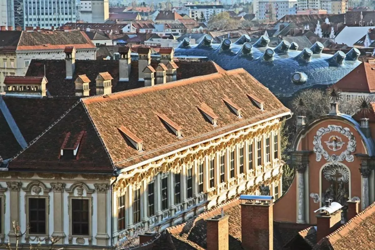 Palác bol postavený na mieste meštianskych domov