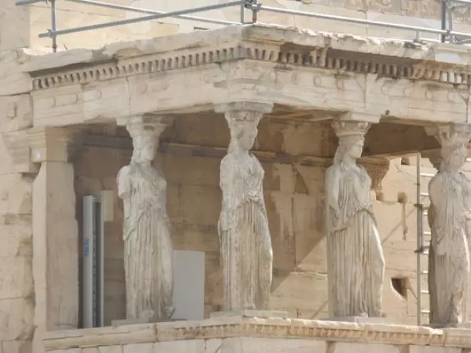 پورٹکو Caryatid.