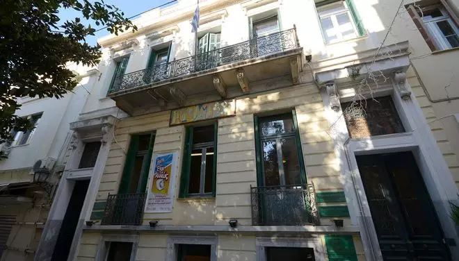 La façade du bâtiment dans laquelle se trouve le musée des enfants à Athènes