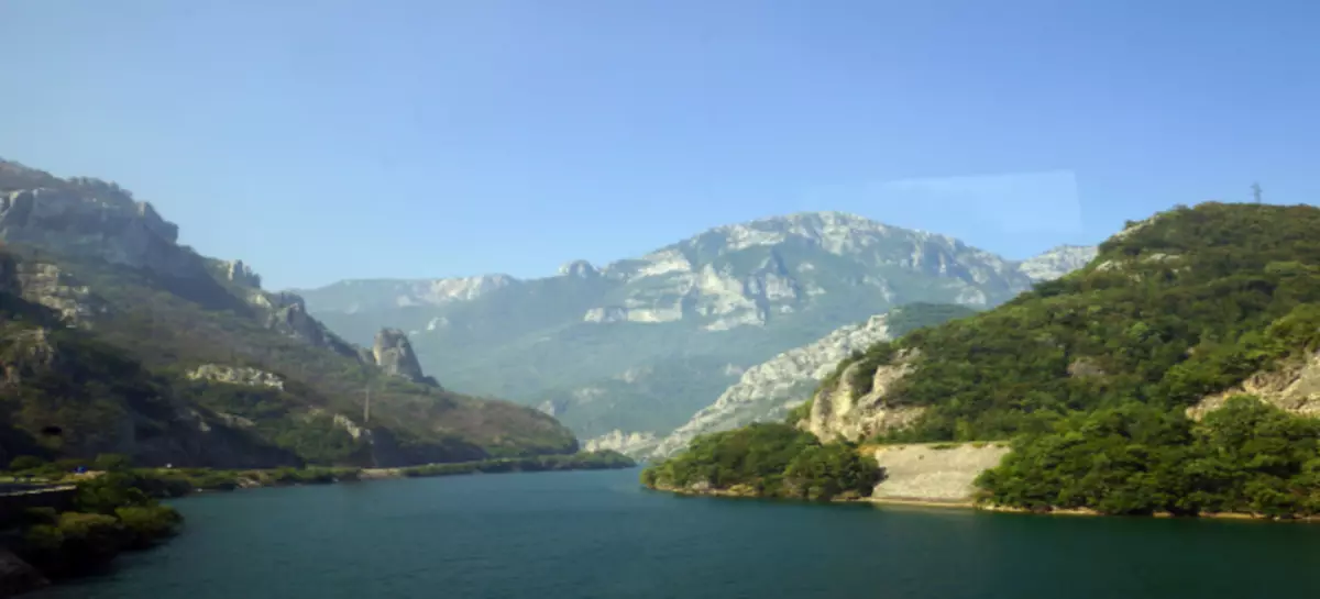 Lago Yablanitsa.