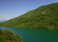 I-Lake Yablanitsa-Imbonakalo esecaleni komhlaba