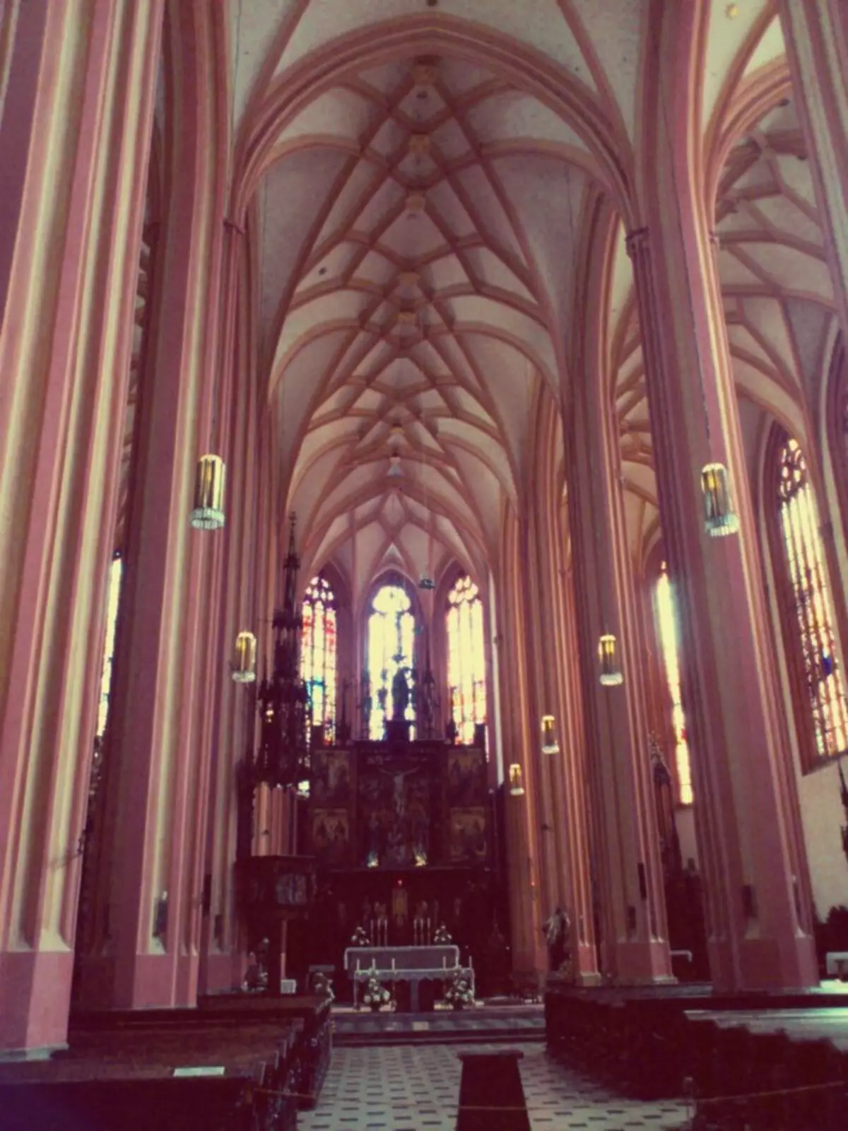 Intérieur baroque de l'église