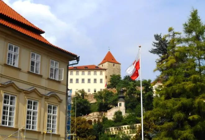 Vue vum Prag Schlass a schwaarzen Tower