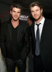 Bruorren en selsparaat freonen Chris en Liam Hemsworth