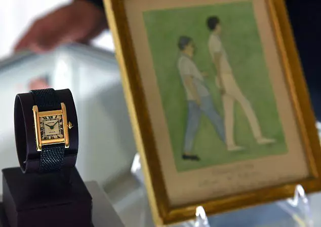 Imagen que Jacqueline Kennedy ha dibujado, y su reloj.