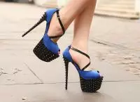 Heels pe platformă 7