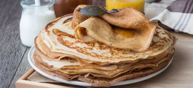 Kumaha gancang sareng leze nyiapkeun pancakes dina susu, cai, kondfir sareng sérum? 6718_4