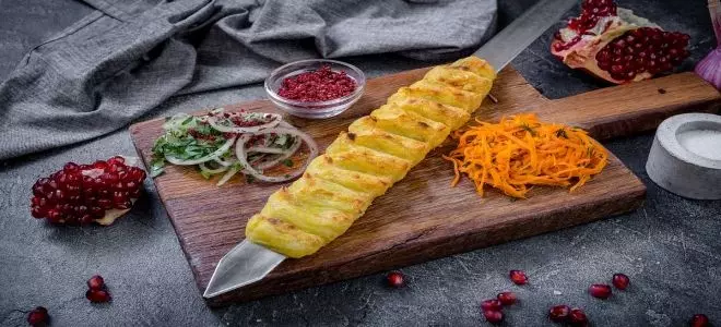 Lulle-Kebab da aka yi da minced nama a mangale - girke-girke daga rago, alade, naman sa da kaza 6867_10