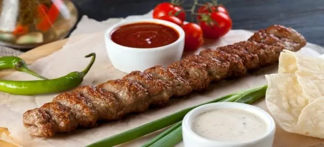 Lulle-Kebab da aka yi da minced nama a mangale - girke-girke daga rago, alade, naman sa da kaza 6867_6