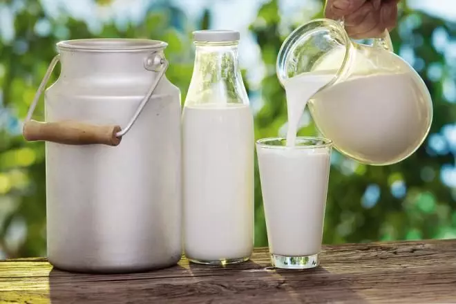 Susu yang tidak dipasteurisasi.