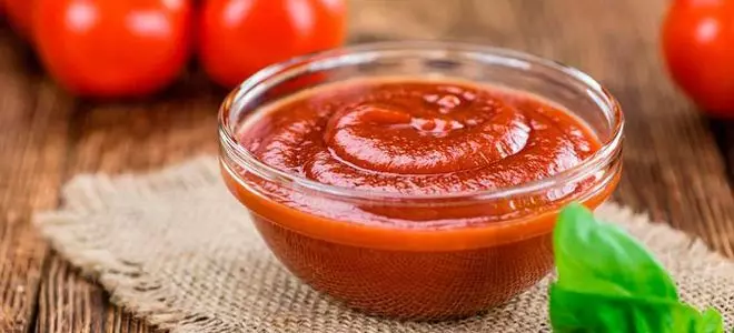 Ketchup ó trátaí le úlla don gheimhreadh - oidis le plumaí, cairéid, piobar agus oinniúin 6908_11