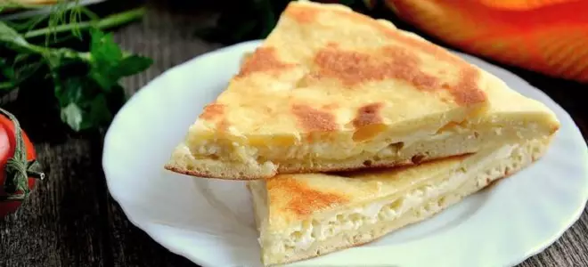 I-Khachapuri ene-adygei cheese