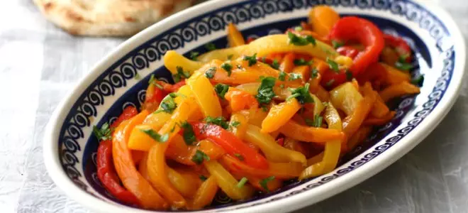 Salade de poivre bulgare pour l'hiver