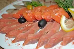 pink salmon marinated with lemon