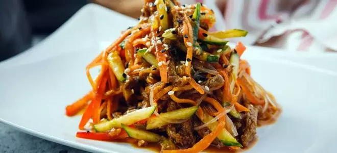 Funchosis dengan daging sapi - resep hidangan kedua, selada, sup dan makanan ringan 7150_4