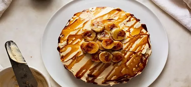 Banana cake in a pan