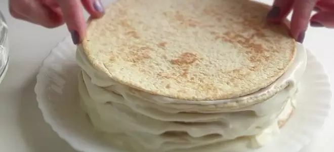 Cake syntorane in a frying pan