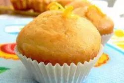 Cupcakes rau lub semolina thiab kefir