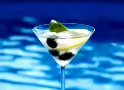 Cocktail với rom và martini