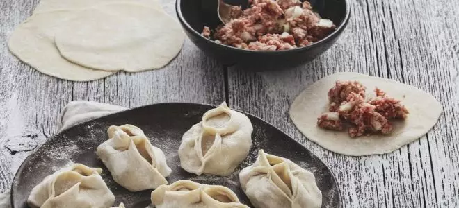 Mantles con carne picada - Receitas para cociñar a masa, recheo suculento con cabaza, patacas e cebolas 7297_2