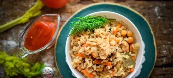 Հավի pilaf եւ chickpea