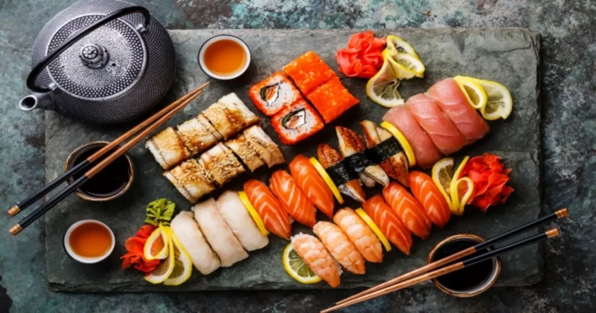 Sushi лазиз дар беҳтарин дорухатҳои хонагӣ