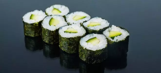 Sushi sing enak - Omong Rice, saus, autocado, pitik lan timun 7347_12