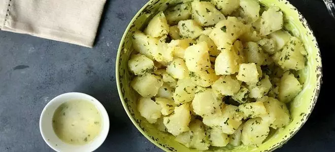 ¿Cómo cocinar las papas en un microondas en un paquete, con agua, en la cáscara y para la ensalada? 7388_6