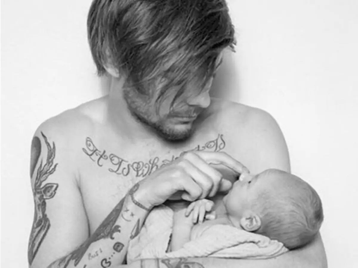 Louis Tomlinson med son till Freddie