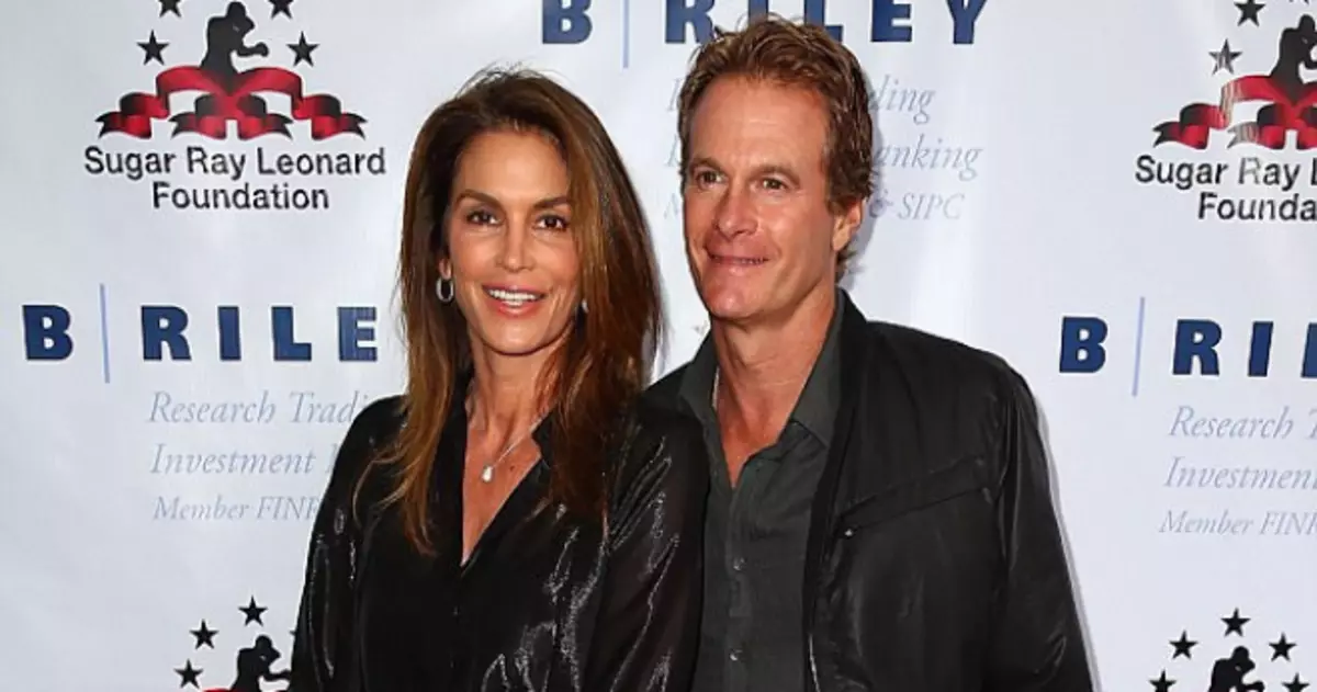 Cindy Crawford ak Randy Gerber felisite chak lòt ak yon maryaj 19-ane-fin vye granmoun