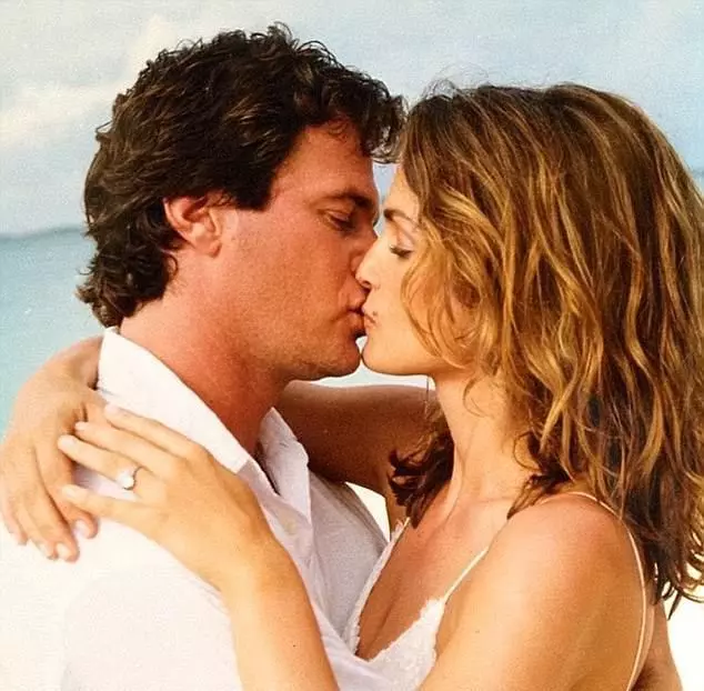 Cindy Crawford Kiss y Randy Gerbera