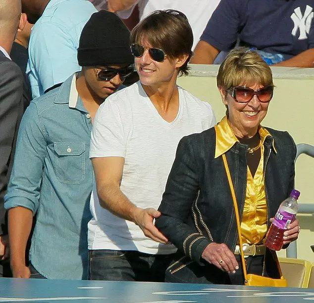 Tom Cruise med Mother Mary Lee og Adoptiv Son Connor i 2010