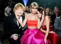 Ed Shiran, Taylor Swift y Selena Gomez en Grammy 2016