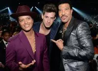 Uptown Funk Mark Ronson y Bruno Marte se convirtieron en una celebración del año