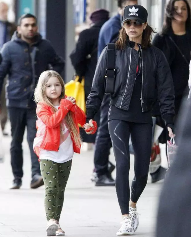 Victoria Beckham waxay la jirtay gabadheeda Harper