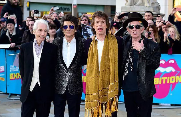 Ronnie Wood sa mga miyembro ng Rolling Stones