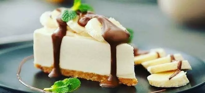 Cheesecake saka keju pondok ing oven - resep karo woh wohan beri, pisang, susu lan krim sing kondensasi 7496_9