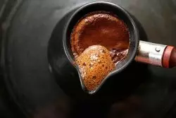 Cum să gătești cafeaua în Turk