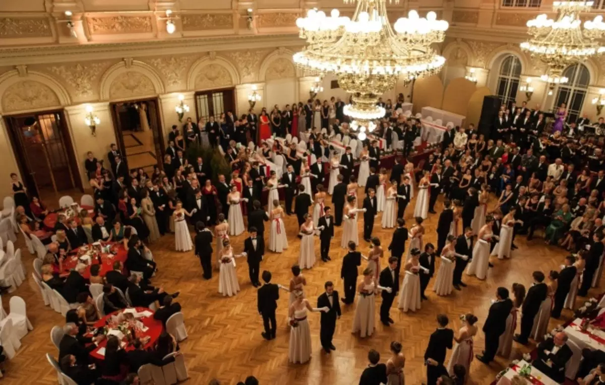 Pilota al Palau de Jofin