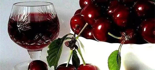 Wine daga cherries tare da kasusuwa - girke-girke tare da yisti, vodka, ba tare da sukari da ruwa ba 7620_5