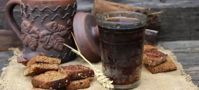 Kvass z chleba doma - recepty jsou hřežní, pít s kvasinkami, sladem a rozinkami 7621_4