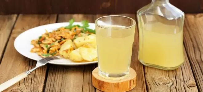 Kvass từ bánh mì tại nhà - Bí quyết được chiên, uống với men, mạch nha và nho khô 7621_9