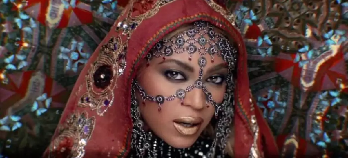 Beyonce no clip Coldplay Himno para o fin de semana